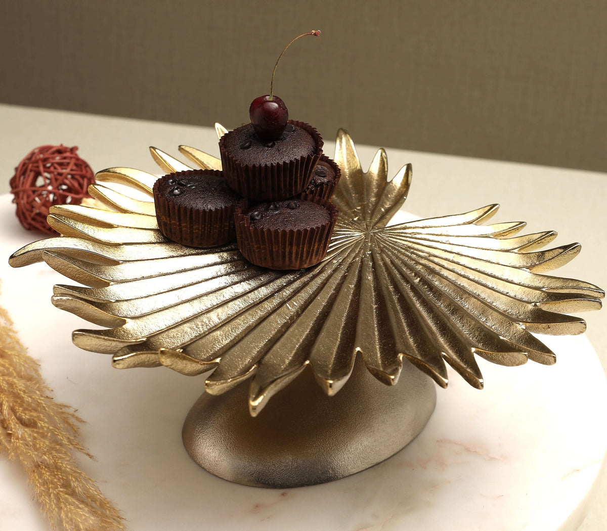 Precious Palm Cake holder – Rabyana Design